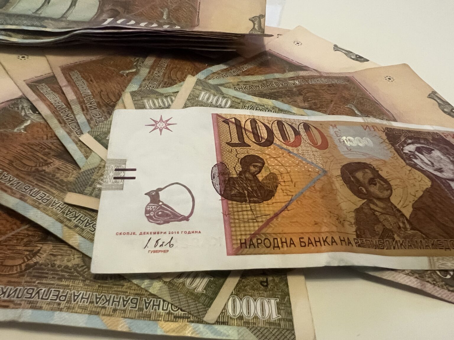 Државата ќе дели по 15.000 денари за секој студент - Ваучер за таблет или друг електронски уред ...